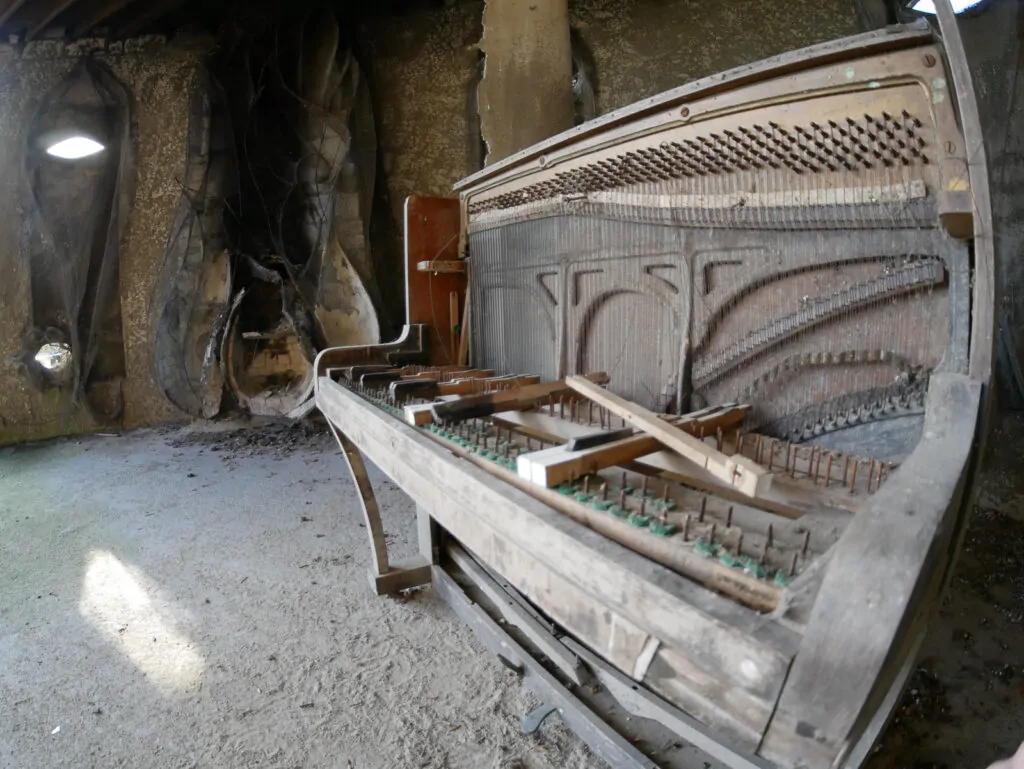 The Art Deco “Cult” House • Urbex Hub